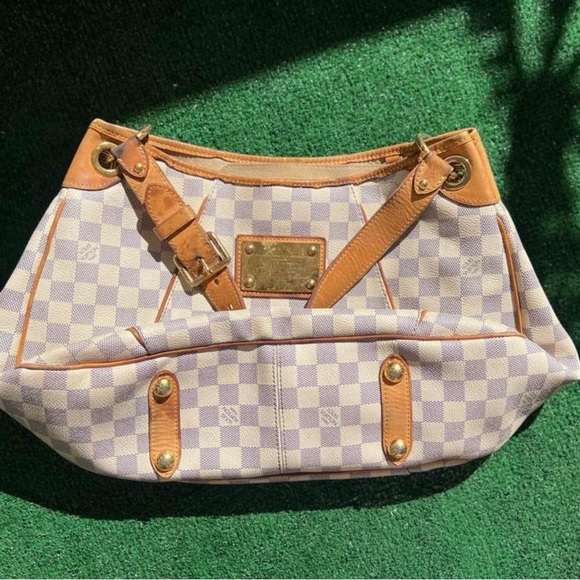 Louis Vuitton | Bags | Authentic Louis Vuitton White And Grey Handbag ...